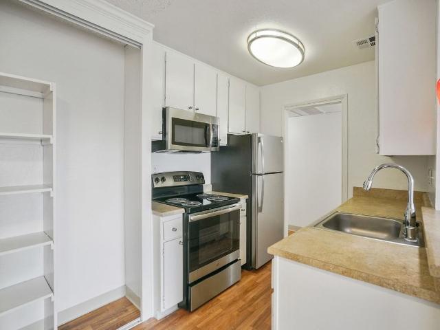 Palm Lake 1 Bedroom Apartment for Rent at 780 Oak Grove Rd, Concord, CA 94518