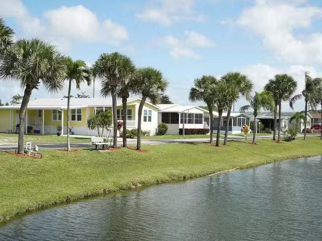 Palm Lake Estates 7454 44th Trl N #554