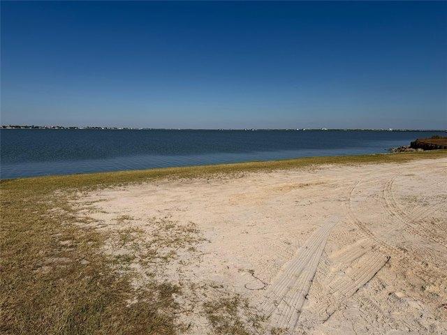 Palm Park Ln, Palacios, TX 77465