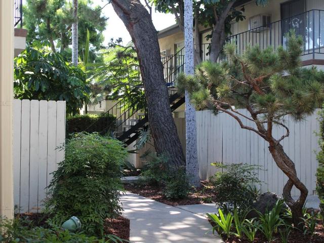 Palm Villa 2 Bedroom Apartment for Rent at 3550 Los Flores Blvd, Lynwood, CA 90262 Lynwood