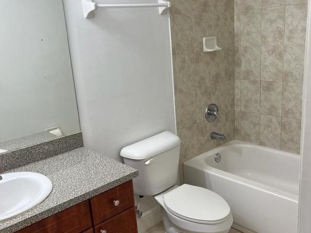 Palm West Apartment Holdings, LLC 2 Bedroom Apartment for Rent at 2405 West 78th Street, Hialeah, FL 33016 Palmetto I 75 Indusrtial Center