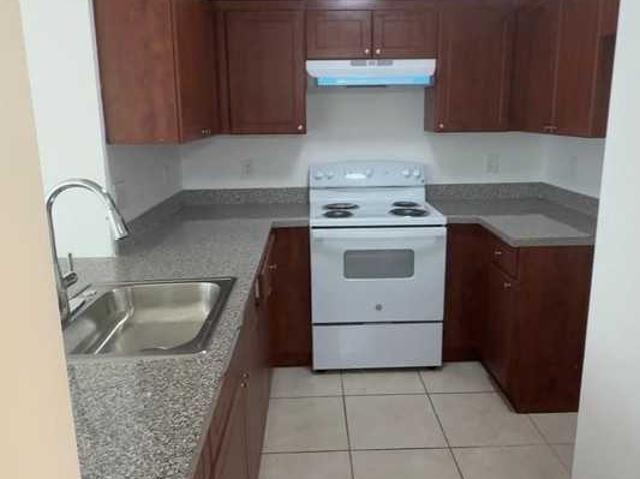 Palm West Apartment Holdings, LLC 2 Bedroom Apartment for Rent at 2405 West 78th Street, Hialeah, FL 33016 Palmetto I 75 Indusrtial Center