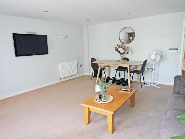 Palmeira Avenue, Hove BN3, 2 bed flat to rent, £2,000 pcm | PrimeLocation