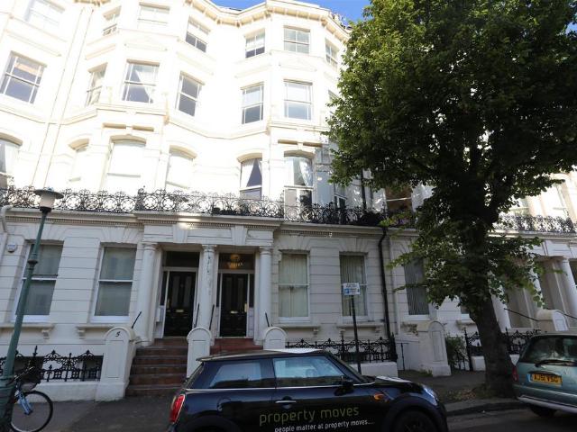 Palmeira Avenue, Hove, East Sussex 2 bed flat to rent £1,550 pcm £358 pw