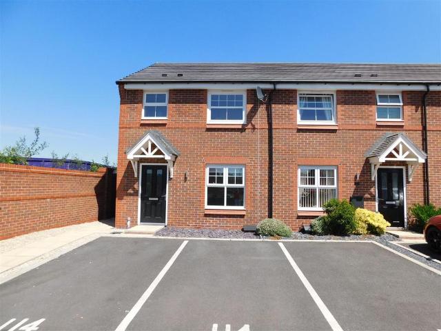 Palmer Close, Sandbach 3 bed mews to rent £1,200 pcm £277 pw