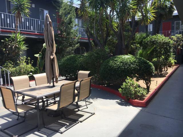 Palmer Park Terrace LLC 2 Bedroom Apartment for Rent at 1011 E Palmer Ave, Glendale, CA 91205 Adams Hill