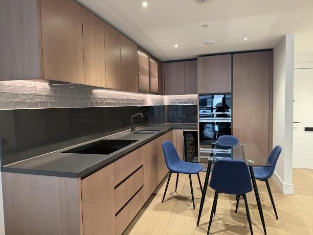 Palmer Road, London SW11 2 bed apartment to rent £4,100 pcm £946 pw