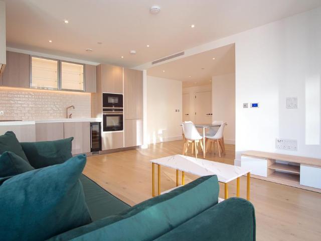 Palmer Road, London SW11 2 bed apartment to rent £4,203 pcm £970 pw