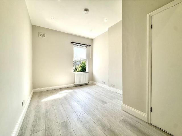 Palmers Green, Bounds Green, London N13, Studio to rent, £950 pcm | PrimeLocation