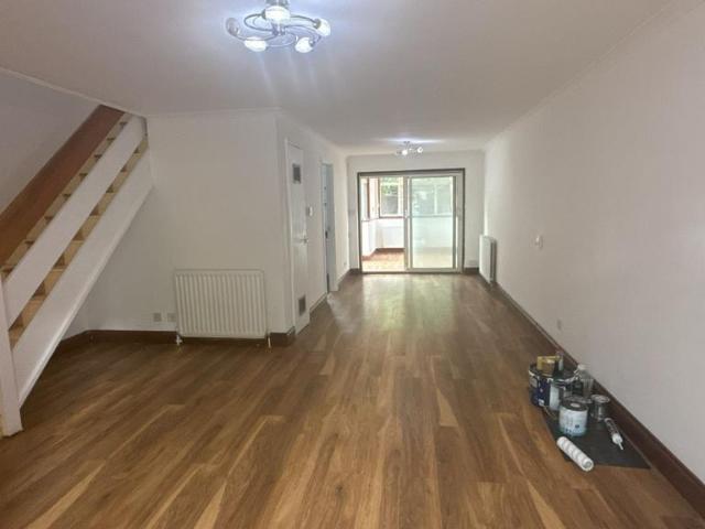 Palmers Green, London, N13 3 bed semi detached house to rent £2,450 pcm £565 pw