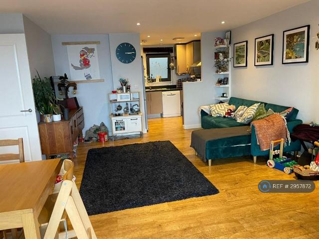 Palmers Road, London, E2 2 bed flat to rent £2,400 pcm £554 pw