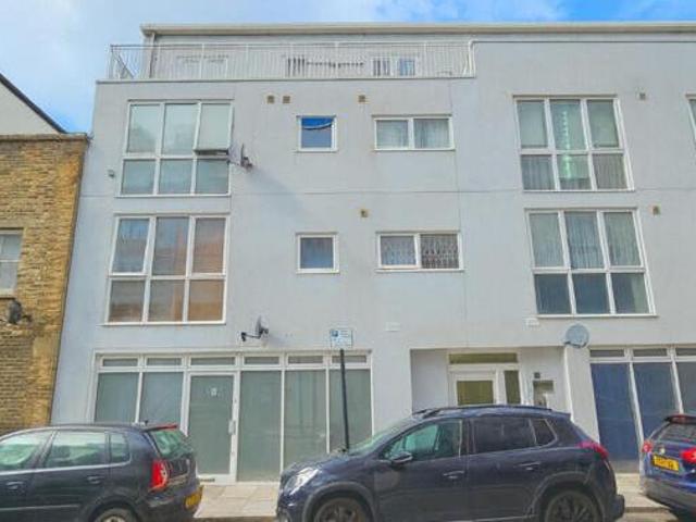 Palmers Road, London, Studio Flat For