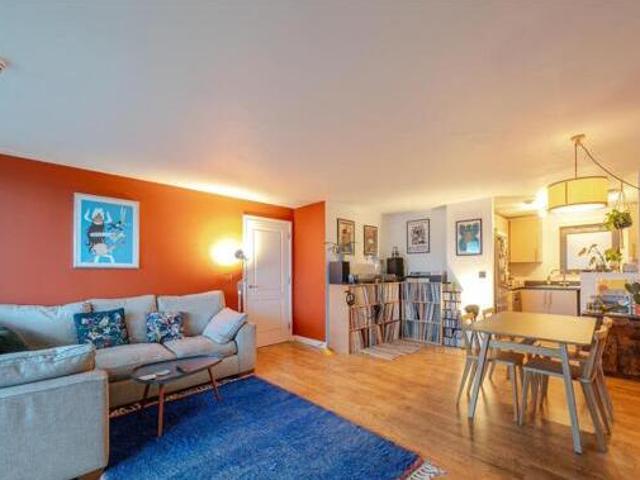 Palmers Road, London, 2 Bedroom Apartment