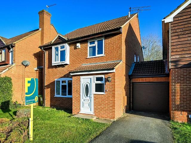 Palmerston Avenue, Langley, Slough SL3, 3 bed detached house to rent, £2,400 pcm | PrimeLocation