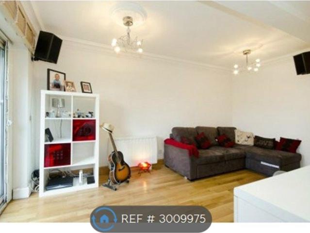 Palmerston Court, London E3, 1 bed flat to rent, £2,500 pcm | PrimeLocation