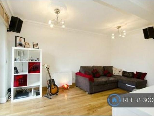 Palmerston Court, London, E3 1 bed flat to rent £2,500 pcm £577 pw