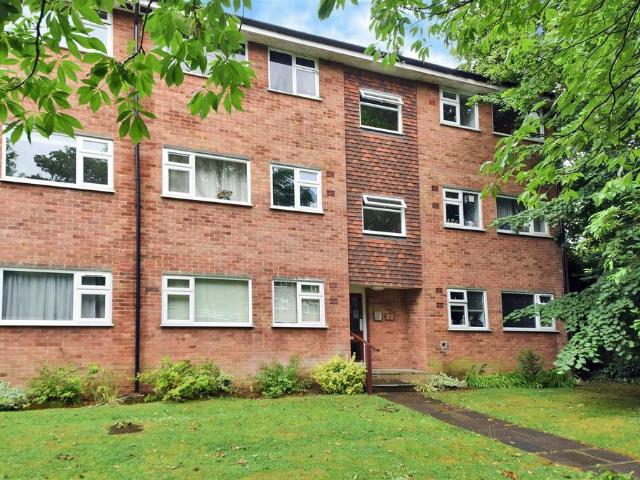 Palmerston Court, Lovelace Gardens. 1 bed flat to rent £1,475 pcm £340 pw