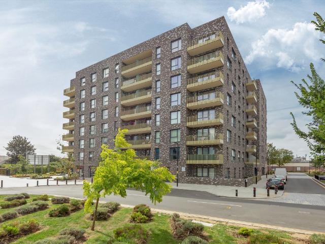 Palmerston Road, Acton W3, 2 bed flat to rent, £2,700 pcm | PrimeLocation