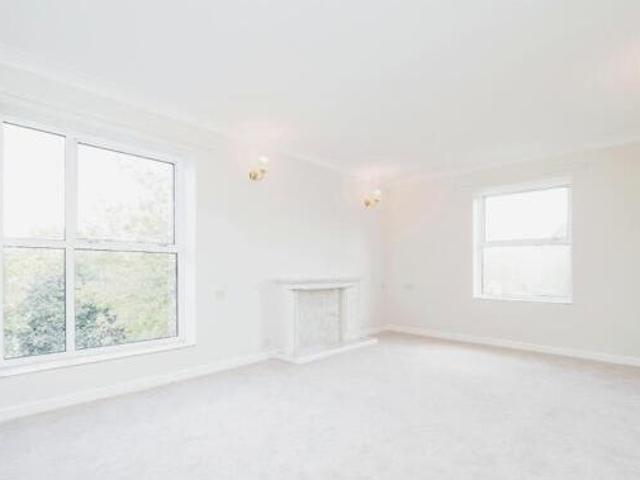 Palmerston Road, Buckhurst Hill, 2 Bedroom Flat