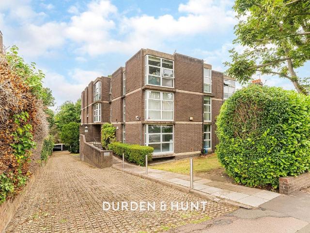 Palmerston Road, Buckhurst Hill IG9, Studio to rent, £1,250 pcm | PrimeLocation