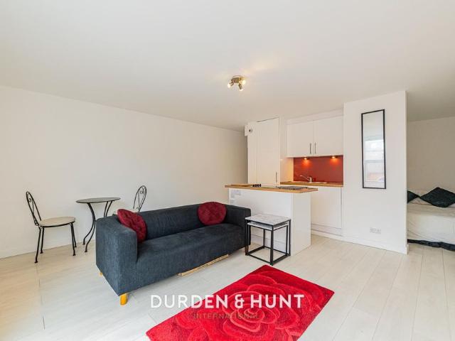 Palmerston Road, Buckhurst Hill, IG9
