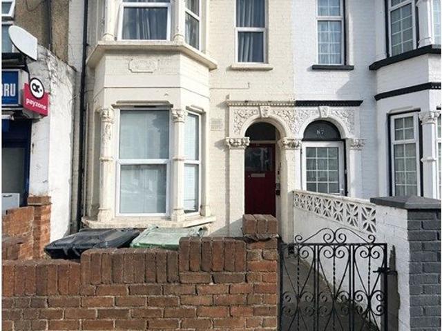 Palmerston Road, London E17, 2 bed flat to rent, £1,900 pcm | PrimeLocation