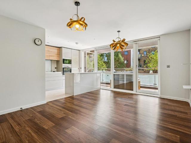 Palmerston Road, London W3, 2 bed flat to rent, £2,500 pcm | PrimeLocation