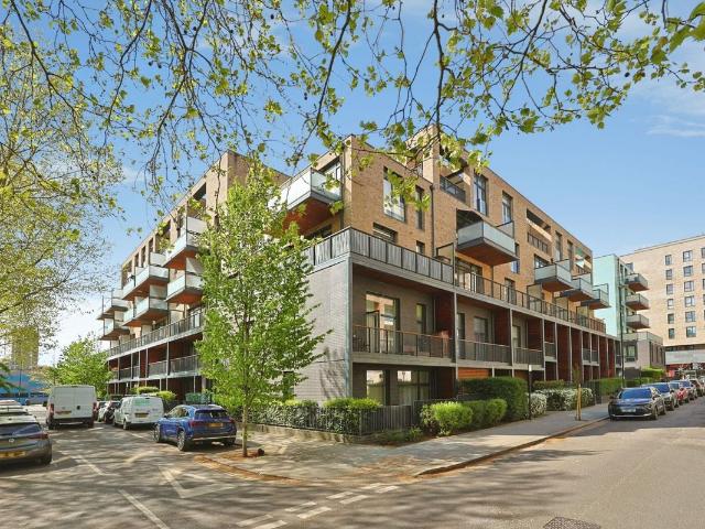 Palmerston Road, London W3, 2 bed flat to rent, £2,750 pcm | PrimeLocation