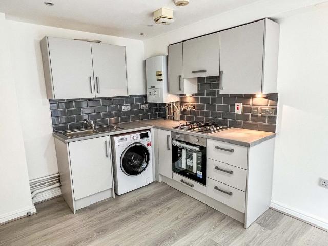 Palmerston Road, Wealdstone, HA3 2 bed apartment to rent £1,625 pcm £375 pw