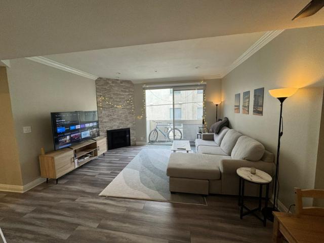 Palms 2B2B, Looking for a Roommate!