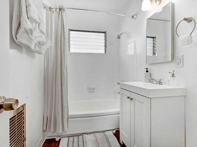 Palms Caribbean Apartments Studio Apartment for Rent at 3258 Overland Ave, Los Angeles, CA 90034 Palms