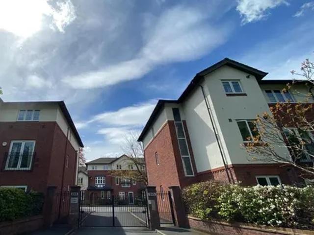 Papa John's, 443 Barlow Moor Road, Manchester, M21 8AU, United Kingdom | 2 bed apartment for rent #139404498 | Rentberry