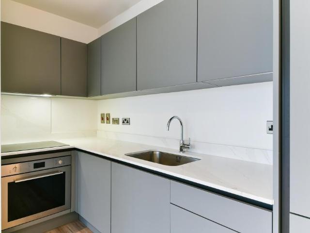 Papermill House, Oxford Road. 2 bed apartment to rent £1,900 pcm £438 pw