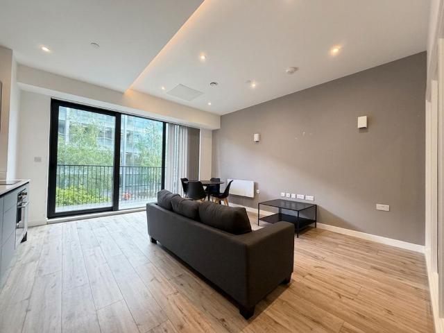 Papermill House, Oxford Road, UB8 2 bed apartment to rent £1,900 pcm £438 pw