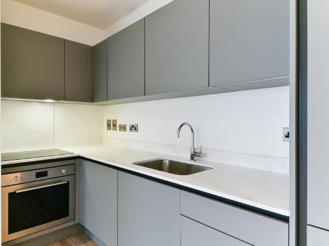 Papermill House, Oxford Road, Uxbridge UB8, 2 bed flat to rent, £2,150 pcm | PrimeLocation