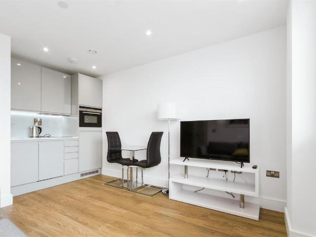 Papermill House, South Street, Romford RM1, 1 bed flat to rent, £1,350 pcm | PrimeLocation