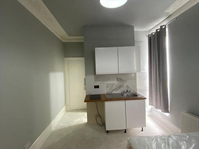 Part furnished studio flat to let