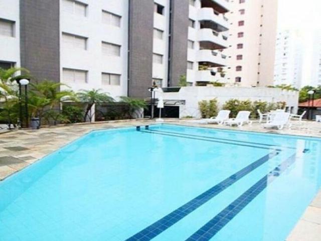 partamento com 200m² de área útil, amplo living, lavabo, 4 dormitórios sendo 3 suítes, 3 vagas