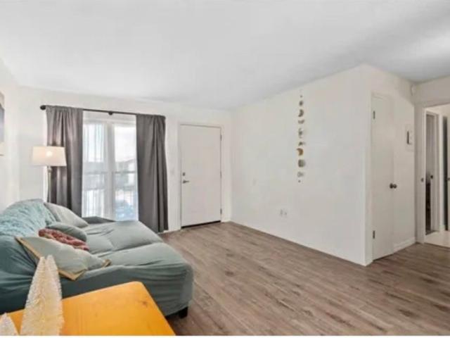 Partially Furnished Condo Close to UCF and MCO
