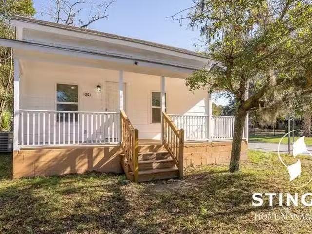 Partially Furnished 1 Bedroom / 1 Bath For Rent In Uptown Beau.