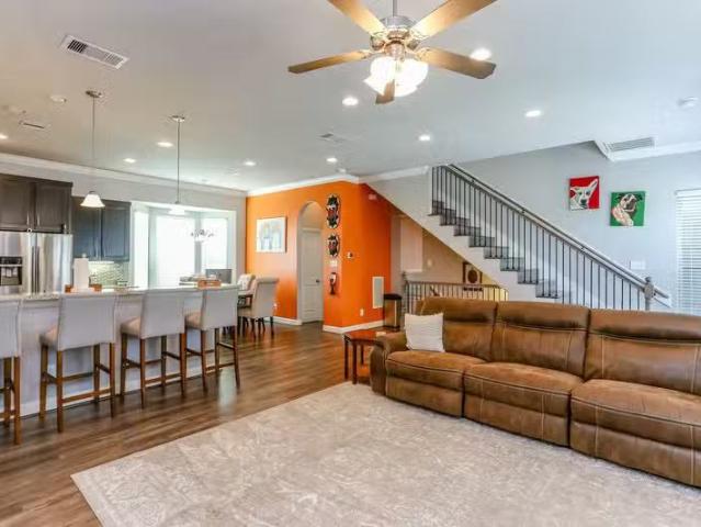 Partially Furnished 3 Bed 3.5 Bath Home near Medical Center 5.