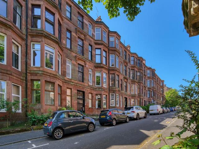 Partickhill Road, Partickhill, Glasgow 2 bed apartment to rent £1,445 pcm £333 pw