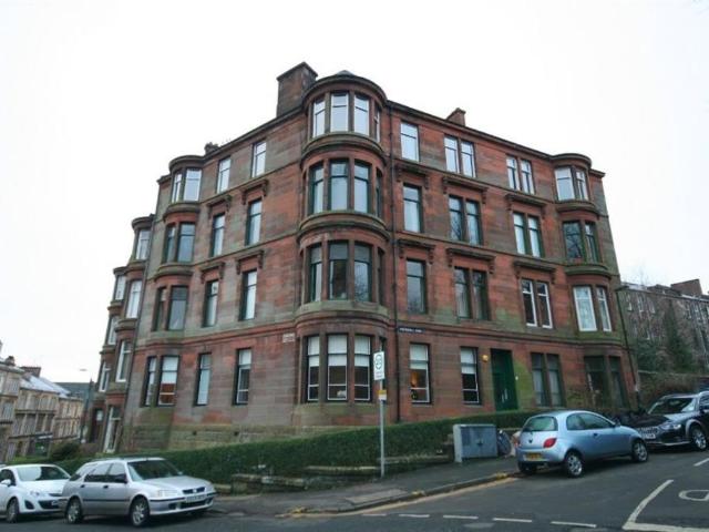 Partickhill Road, Partickhill. 3 bed flat to rent £1,750 pcm £404 pw