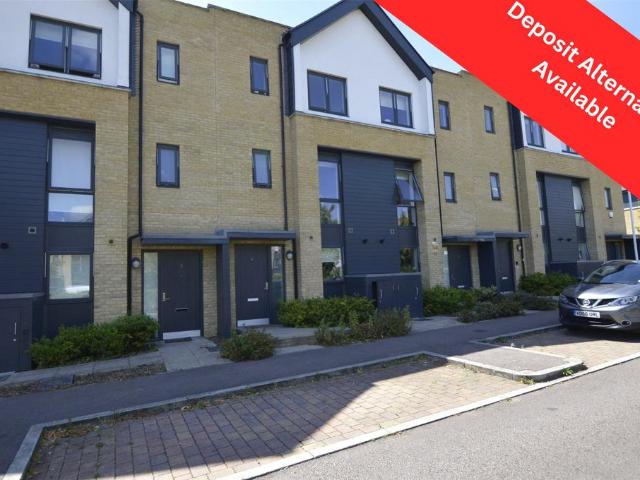 Partridge Lane, Romford RM3 3 bed terraced house to rent £2,250 pcm £519 pw