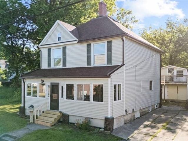 Para Ave, Akron, Home For Sale