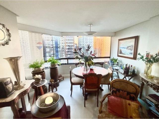 Para Locação: Lindo apt 3/4, 1 suíte, 2 vagas de garagem, portaria 24h c clausura, piscina