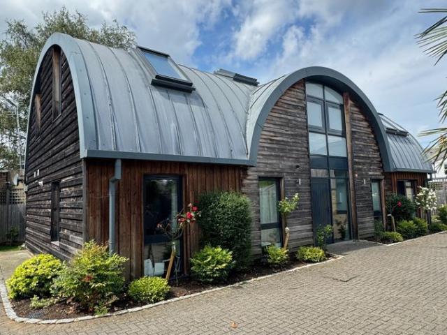 Parabola Court, Pemberton Road, East Molesey KT8, 1 bed flat to rent, £1,700 pcm | PrimeLocation