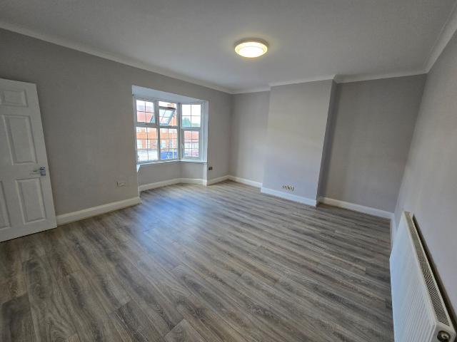 Parade Mansions, Watford Way, London NW4, 2 bed flat to rent, £1,800 pcm | PrimeLocation
