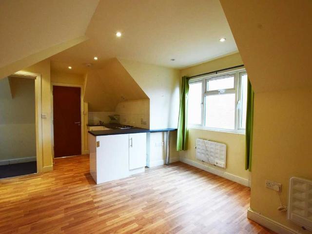 Parade Mansions, Vivian Avenue, Hendon NW4, Studio to rent, £1,150 pcm | PrimeLocation