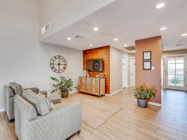 Paradise Foothills Apartment Homes 2 Bedroom Apartment for Rent at 12231 N 19th St, Phoenix, AZ 85022